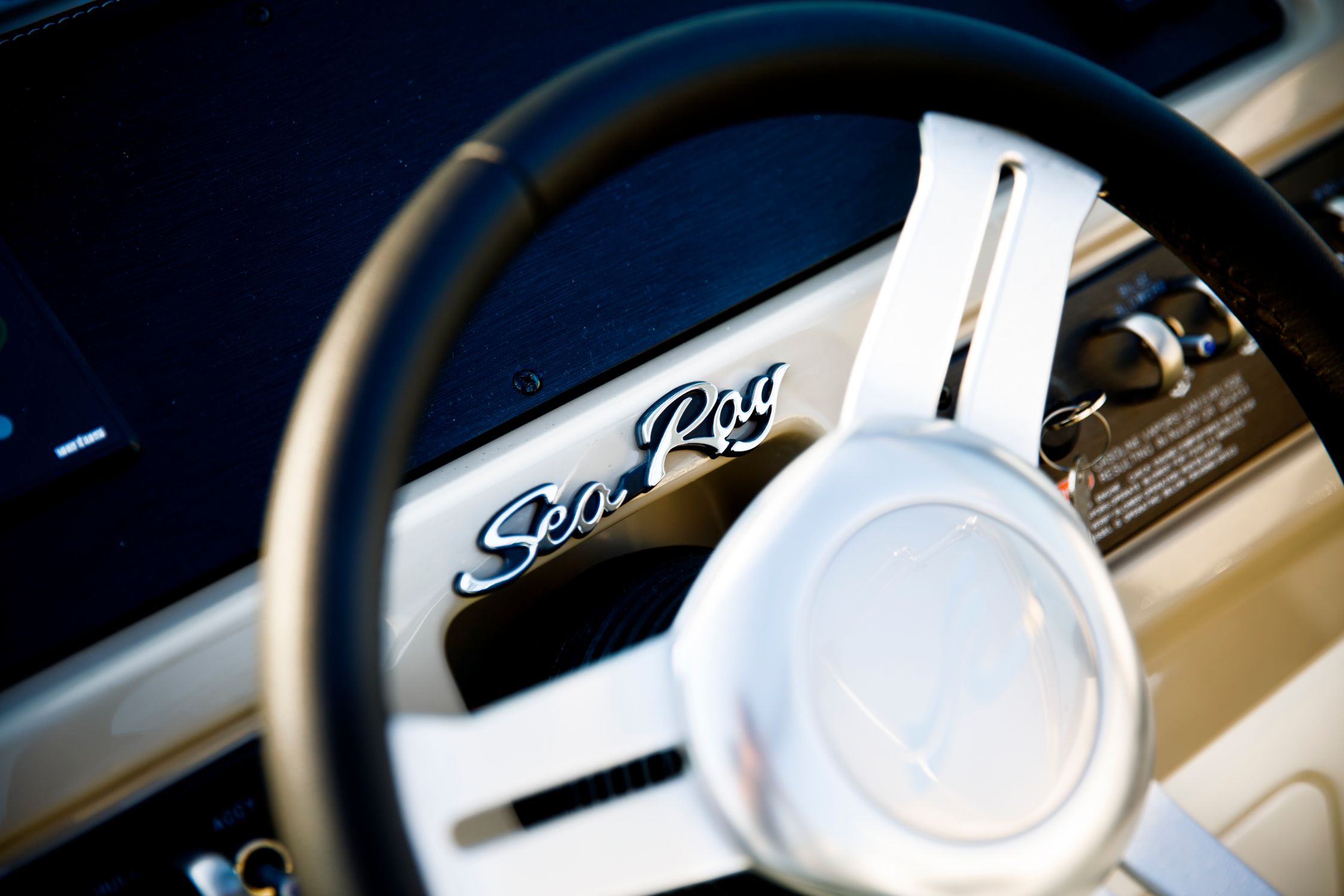 SUNDANCER 265 EURO｜Sea Rayのボート・クルーザー｜アインスAリゾート株式会社