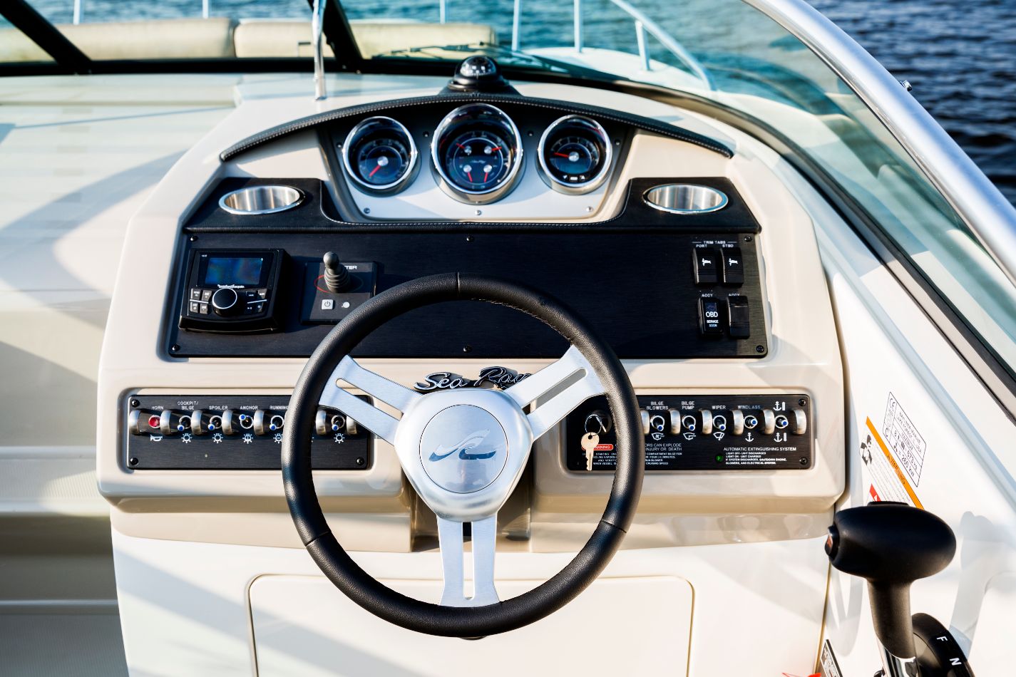 SUNDANCER 265 EURO｜Sea Rayのボート・クルーザー｜アインスAリゾート株式会社