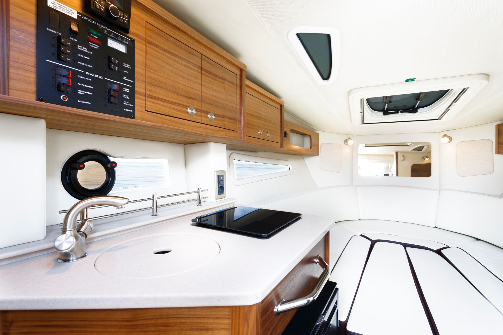 SUNDANCER 265 EURO｜Sea Rayのボート・クルーザー｜アインスAリゾート株式会社