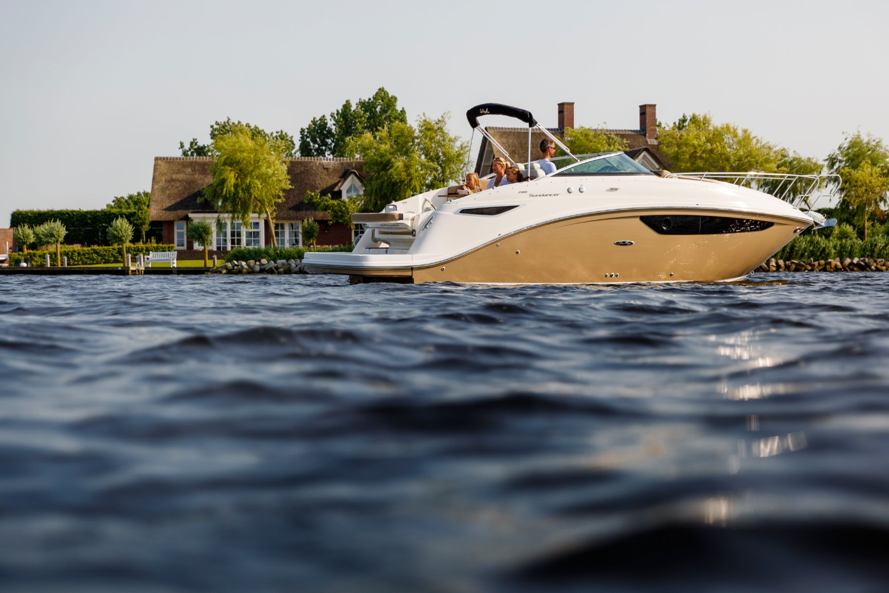 SUNDANCER 265 EURO｜Sea Rayのボート・クルーザー｜アインスAリゾート株式会社