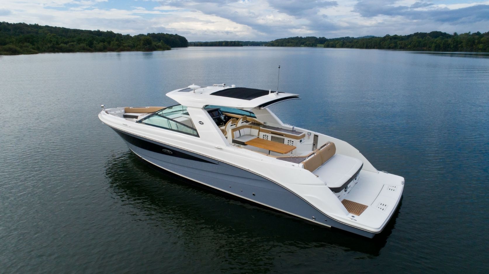 SLX 400｜Sea Rayのボート・クルーザー｜アインスAリゾート株式会社